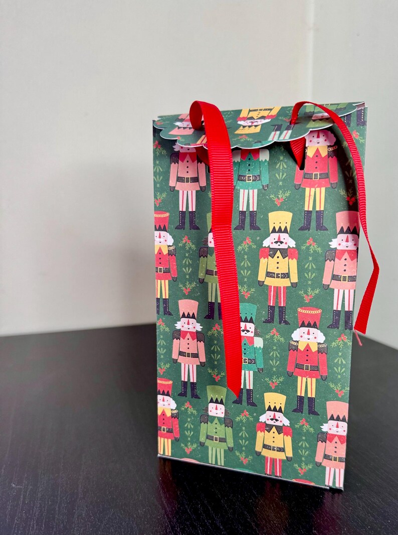 Christmas Gift Box, Gift Card Holder, SVG and PNG Files. Compatible ...