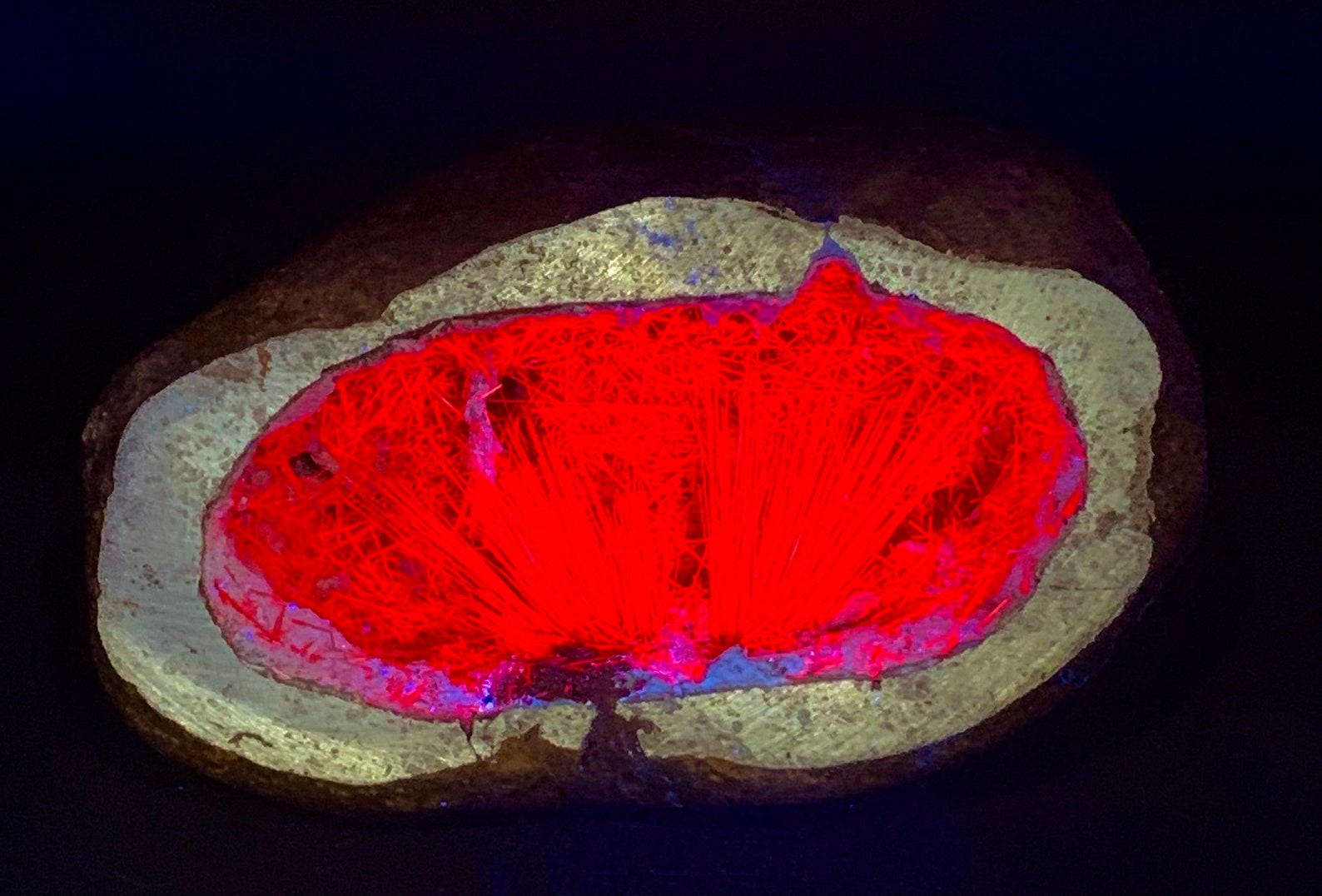 Open Copper Rutile Geode Iron/ore Uv Reactive - Etsy