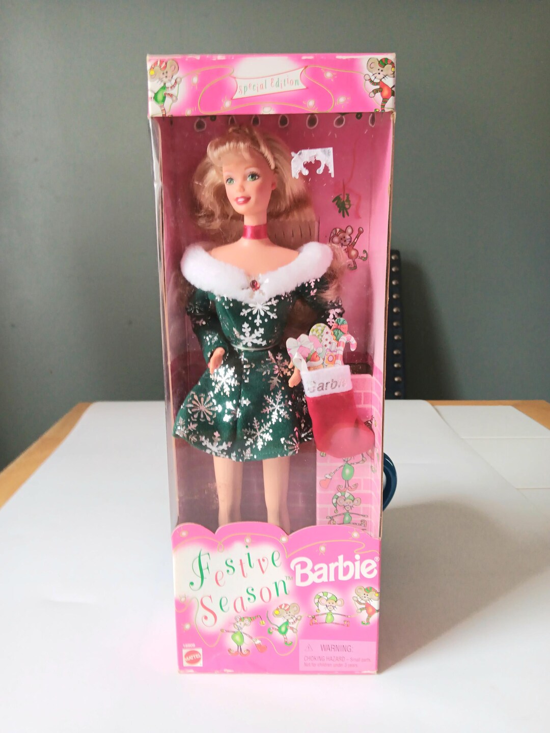 Mattel 1997 Festive Season Barbie Christmas Special Edition 18909 ...