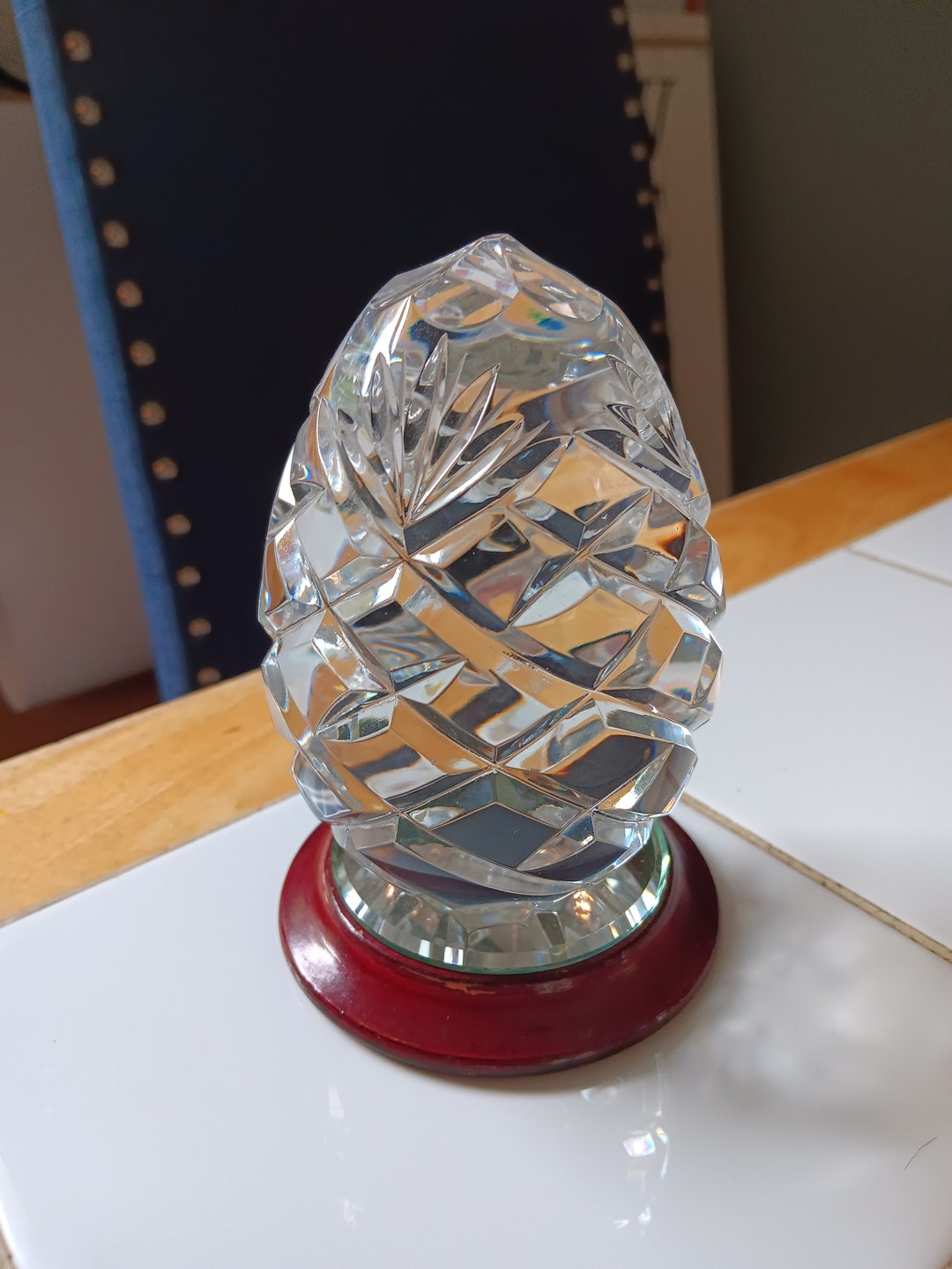 Mayflower Cut Glass Egg-shaped Paperweight Decor W/ Mirror Base. 5 ...