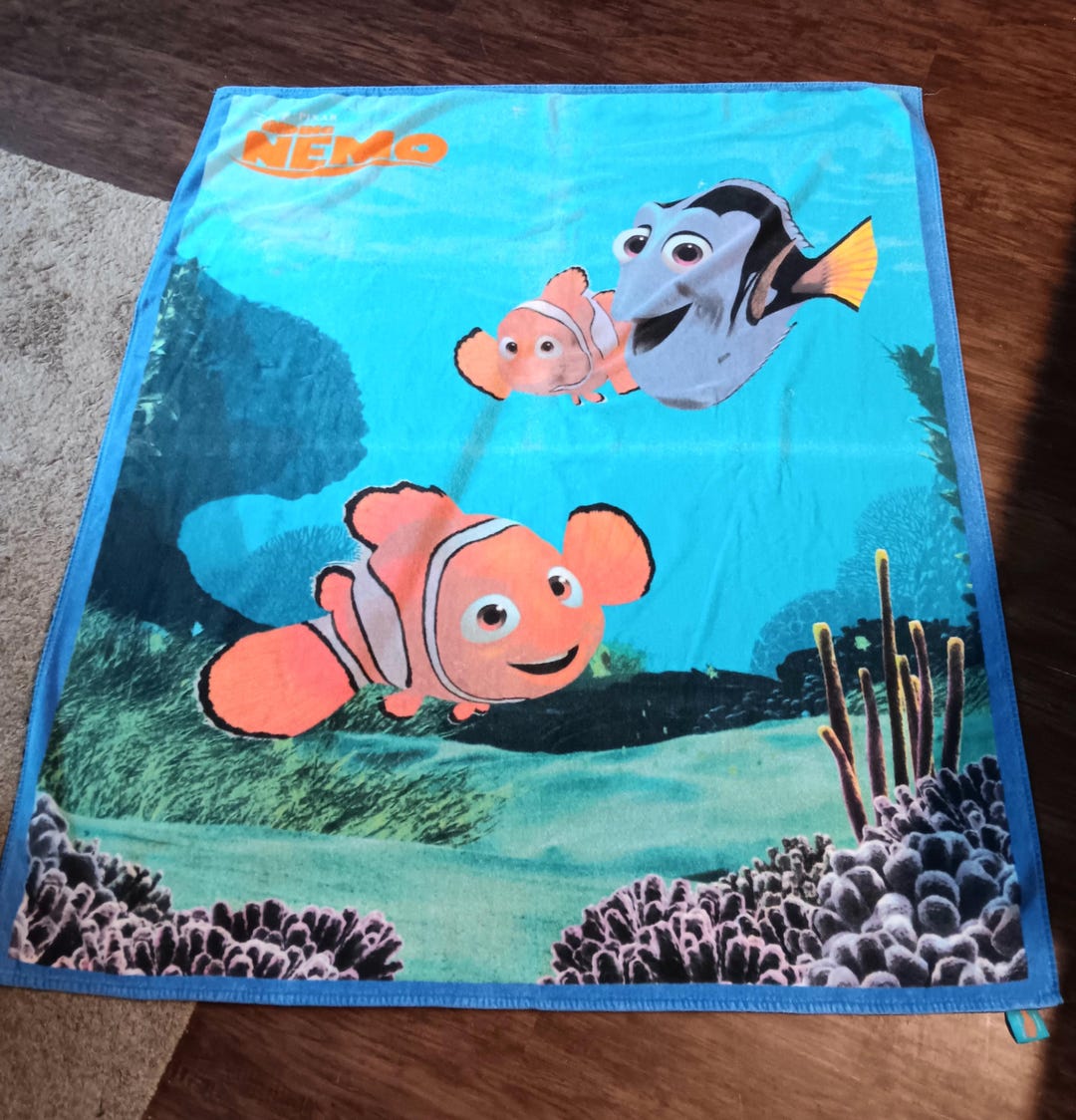 HTF Rare GIANT Finding Nemo Disney Pixar 100% Cotton Bath or Beach ...