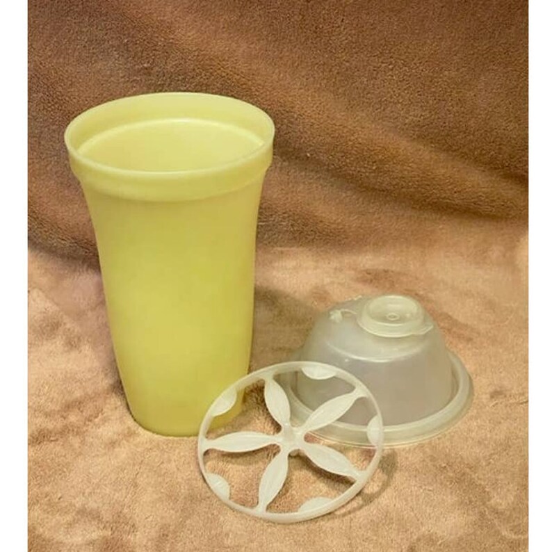 Vintage Tupperware Pale Yellow Quick Shake 16oz Blender Cup (844-10) - Etsy