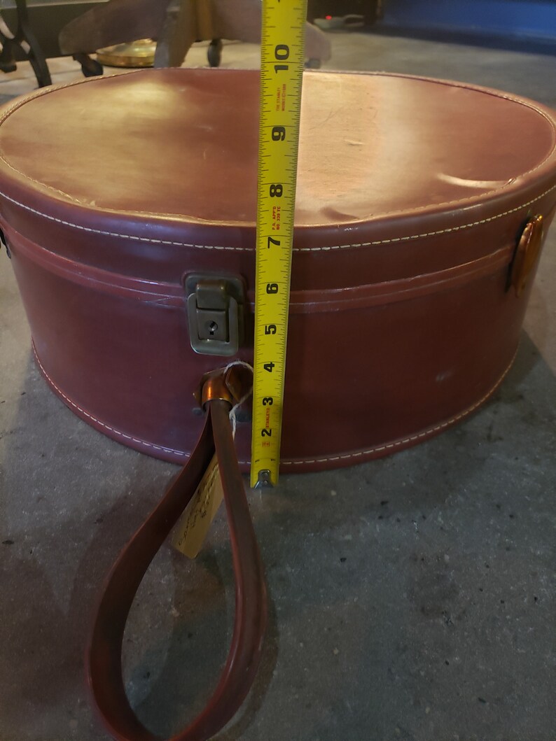 Vintage Samsonite Round Suitcase / Style 4920 - Etsy