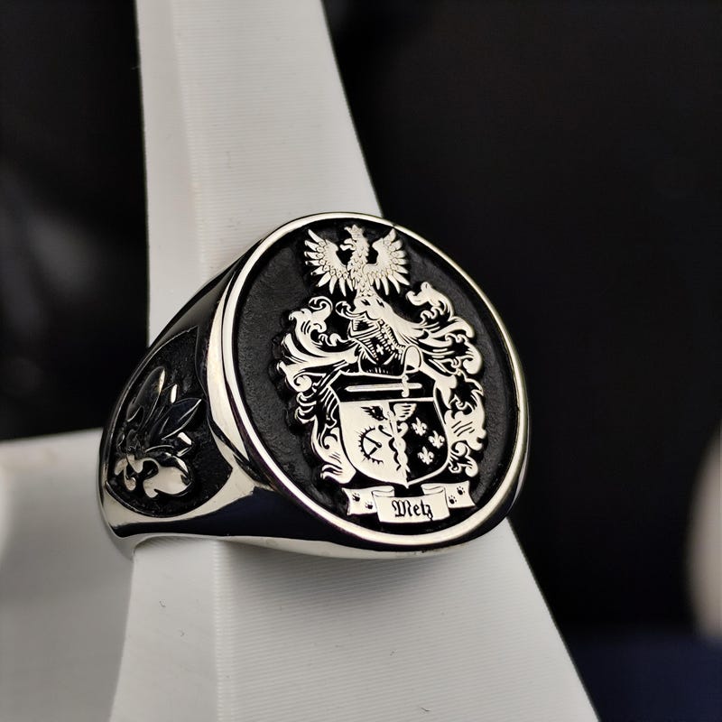 Family Crest Ring - Etsy