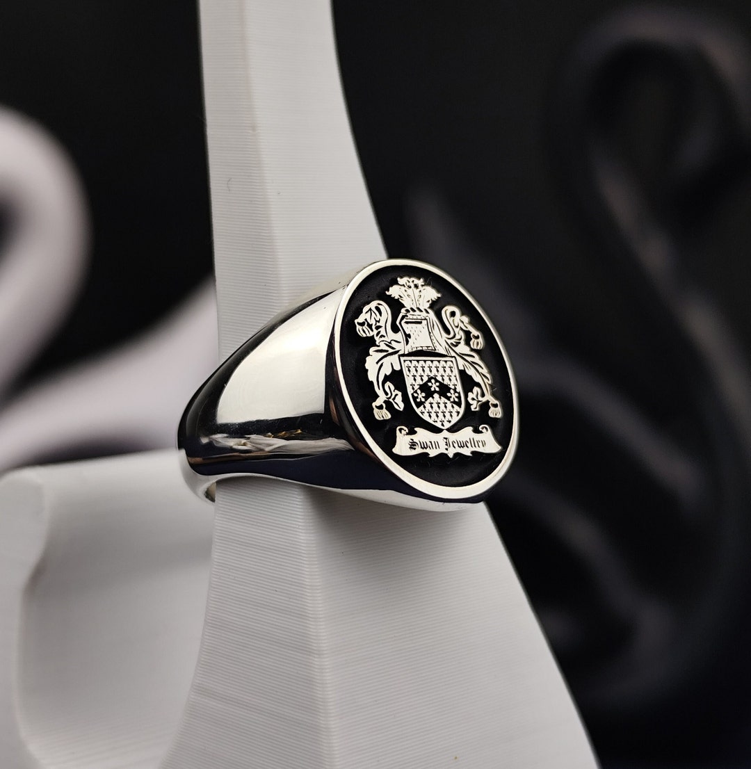 Custom Family Crest Ring for Men – Engraved Coat of Arms Signet in Gold ...