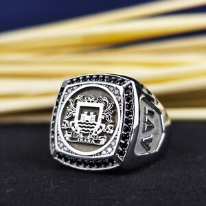 Men's Silver Coat of Arms Ring: Custom Engraved Family Crest Signet - Etsy