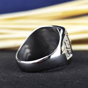 Men's Silver Coat of Arms Ring: Custom Engraved Family Crest Signet - Etsy