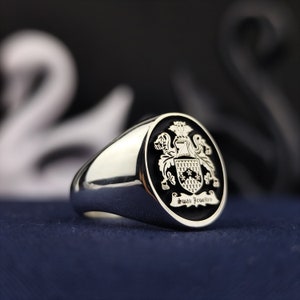 Custom Family Crest Signet Ring: Engraved Heritage Jewelry - Etsy