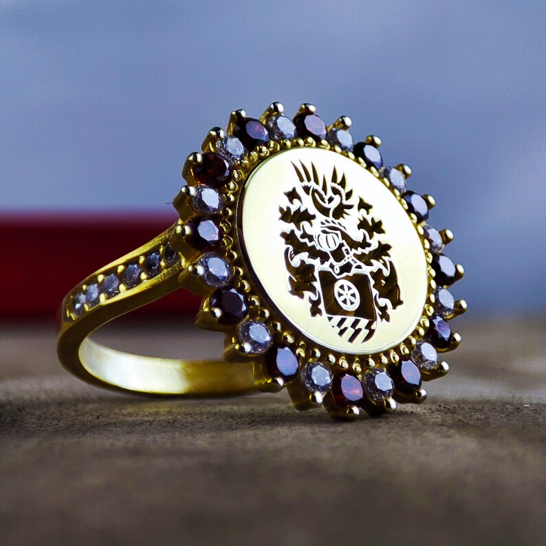 Custom Family Crest Signet Ring: Personalized Gold or Silver Jewelry - Etsy