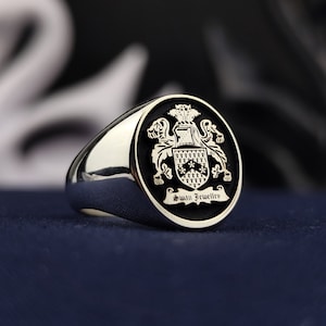 Custom Family Crest Signet Ring: Engraved Heritage Jewelry - Etsy