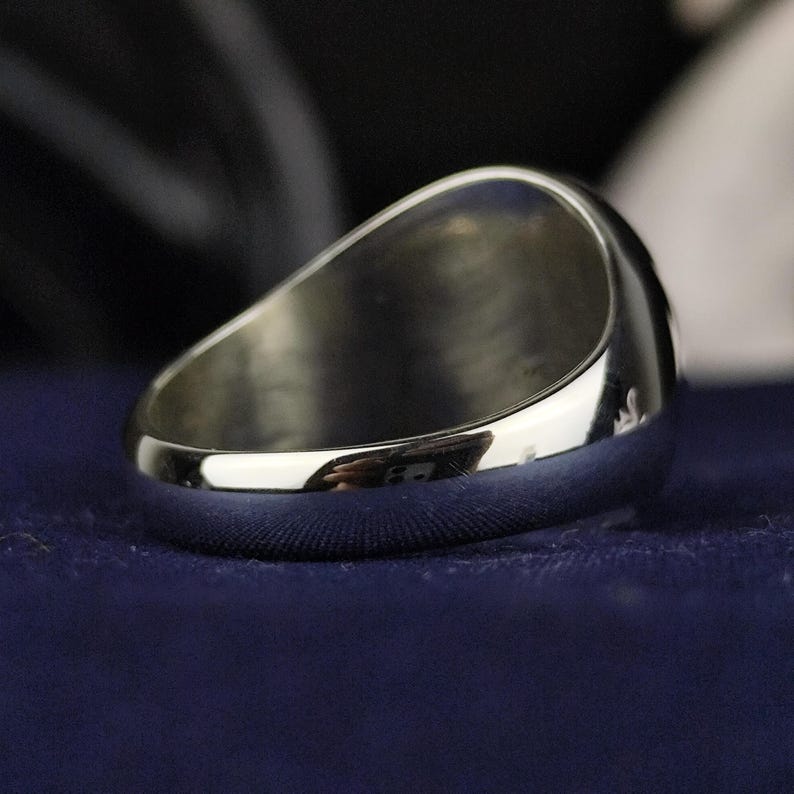 Engraved Family Crest Signet Ring: Sterling Silver Heirloom Jewelry - Etsy