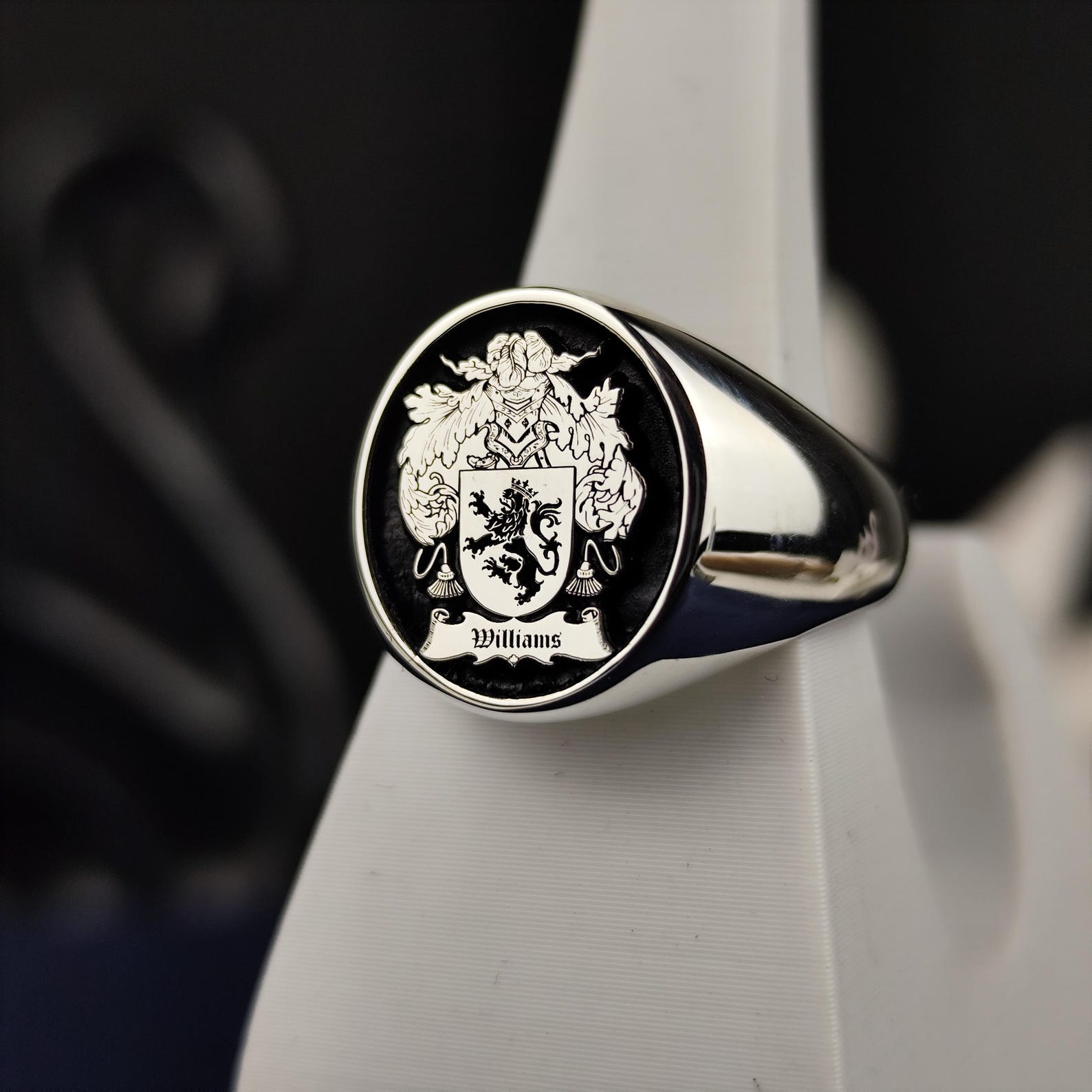 Engraved Family Crest Signet Ring: Sterling Silver Heirloom Jewelry - Etsy