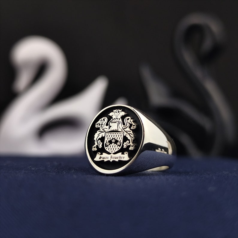 Custom Family Crest Signet Ring: Engraved Heritage Jewelry - Etsy
