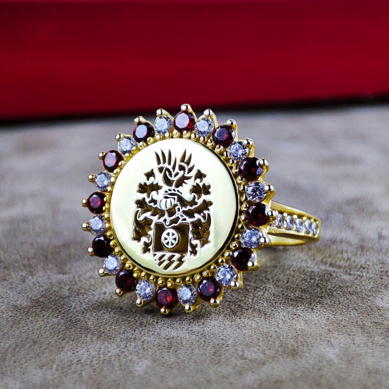 Custom Family Crest Signet Ring: Personalized Gold or Silver Jewelry - Etsy