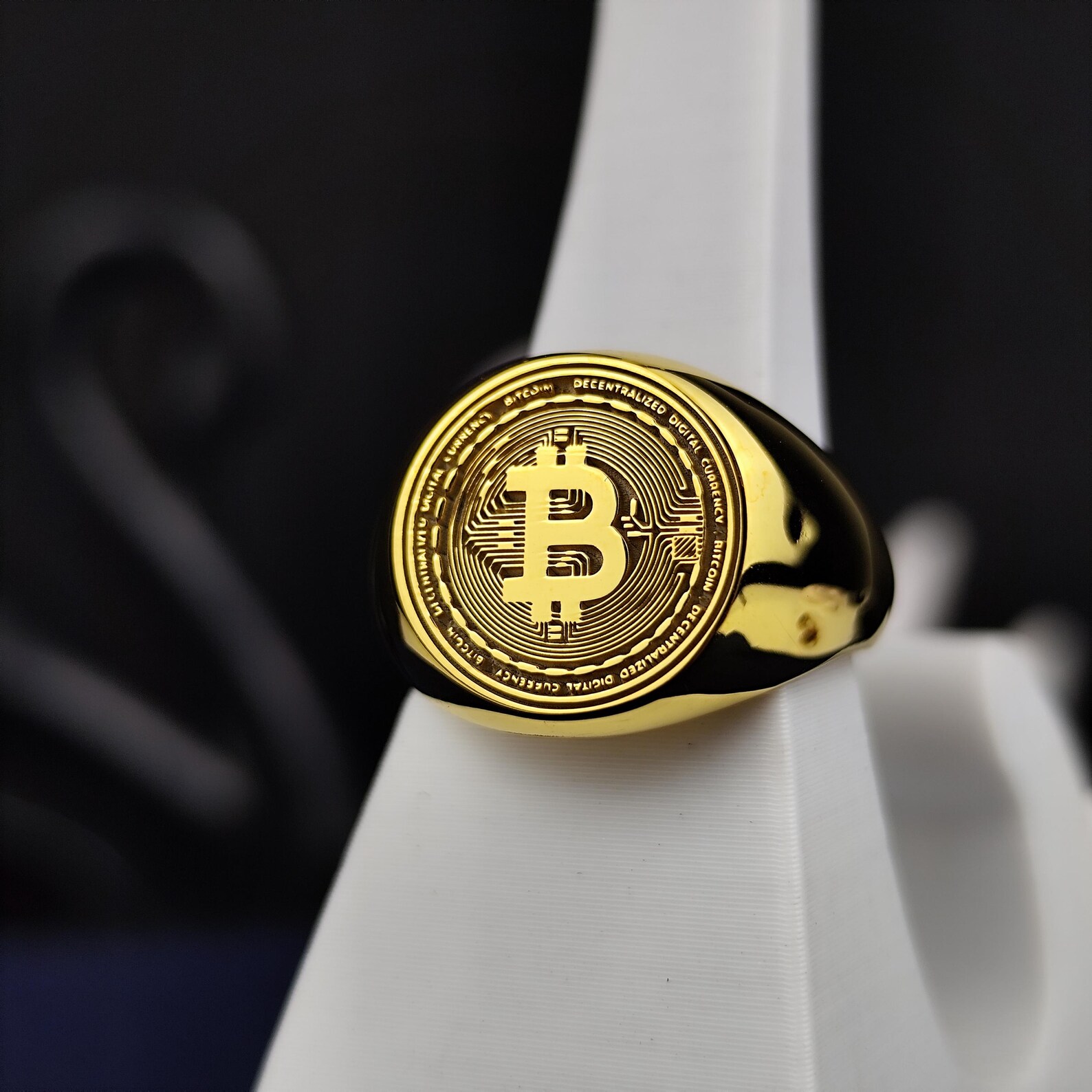 Gold Bitcoin Signet Ring – Exclusive Blockchain Jewelry for Crypto ...