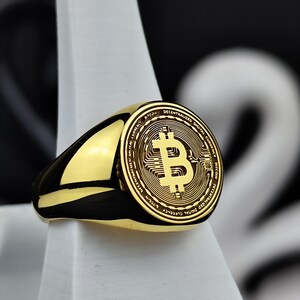 Gold Bitcoin Signet Ring – Exclusive Blockchain Jewelry for Crypto ...