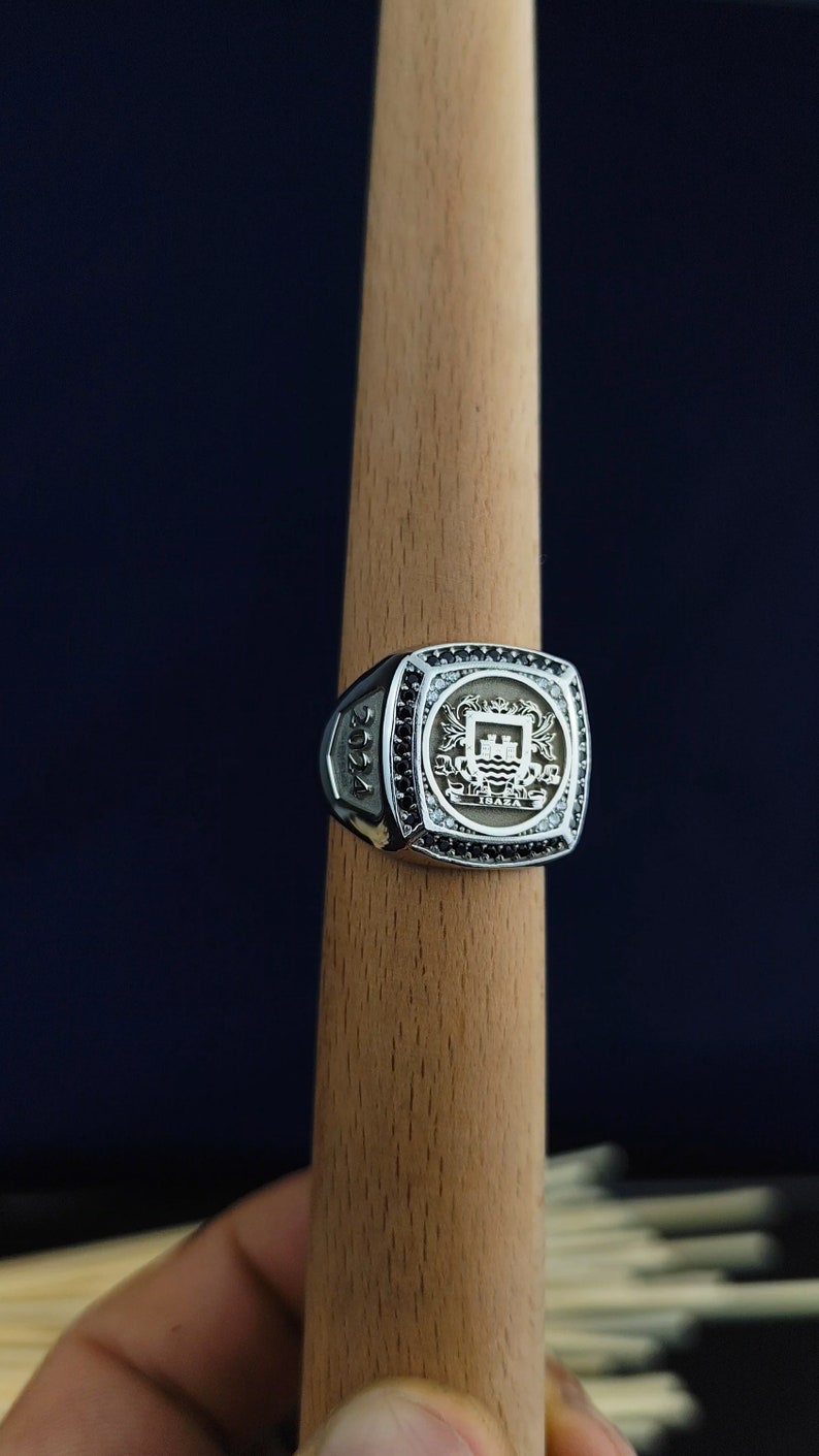 Men's Silver Coat of Arms Ring: Custom Engraved Family Crest Signet - Etsy