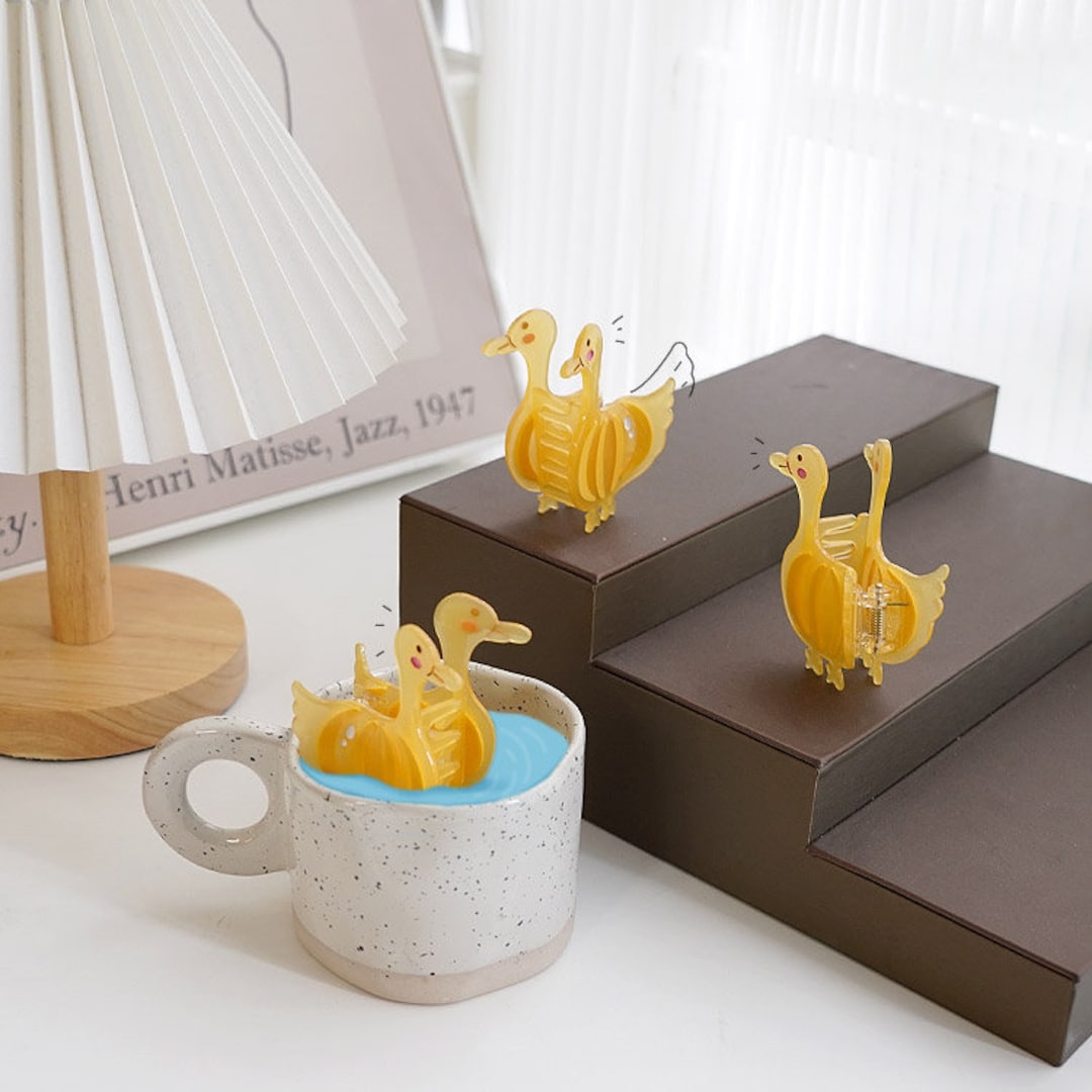 Medium Hair Claw, Pumpkin Duck Hair Claw, Cute Animal Design, Excellent ...