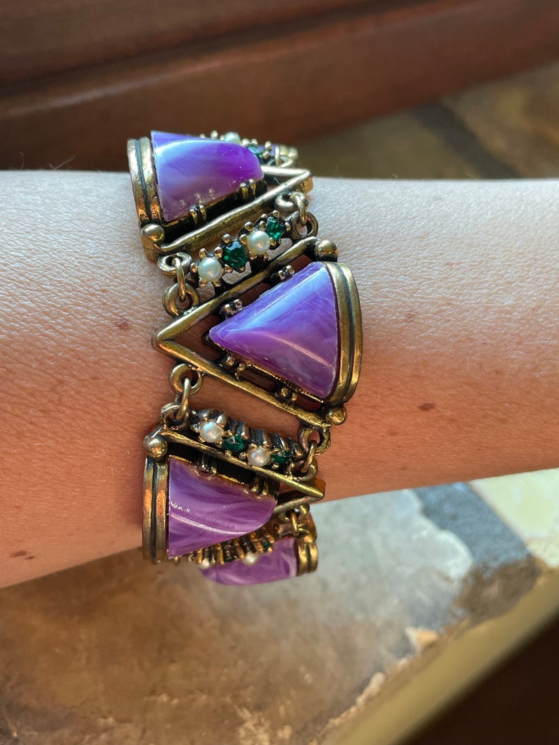 Selro Selini Purple Pyramid Lucite, Green Rhinestone, and Faux Pearl 7 ...