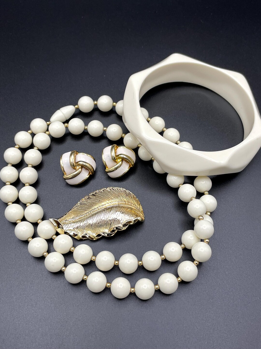 Suddenly 70’s! Vintage Cream / Off-white and Gold Tone Combo - Necklace ...