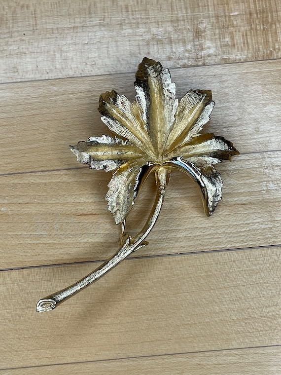 Coro signed pegasus marked - Gem