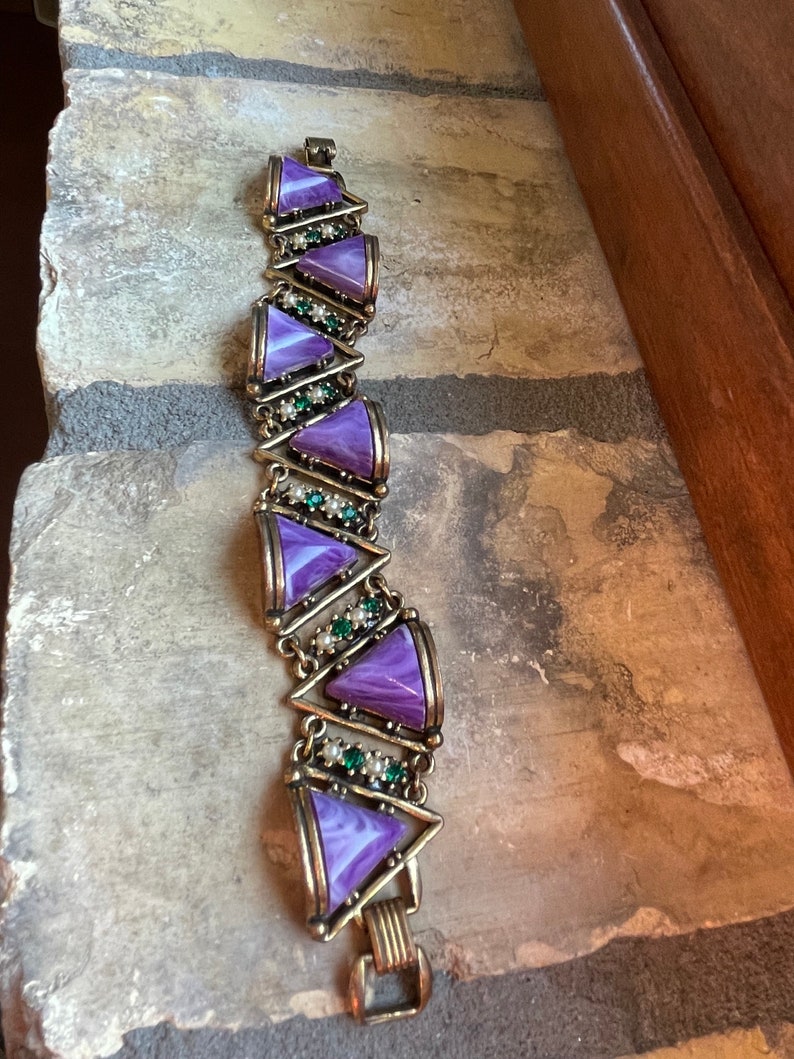 Selro Selini Purple Pyramid Lucite, Green Rhinestone, and Faux Pearl 7 ...