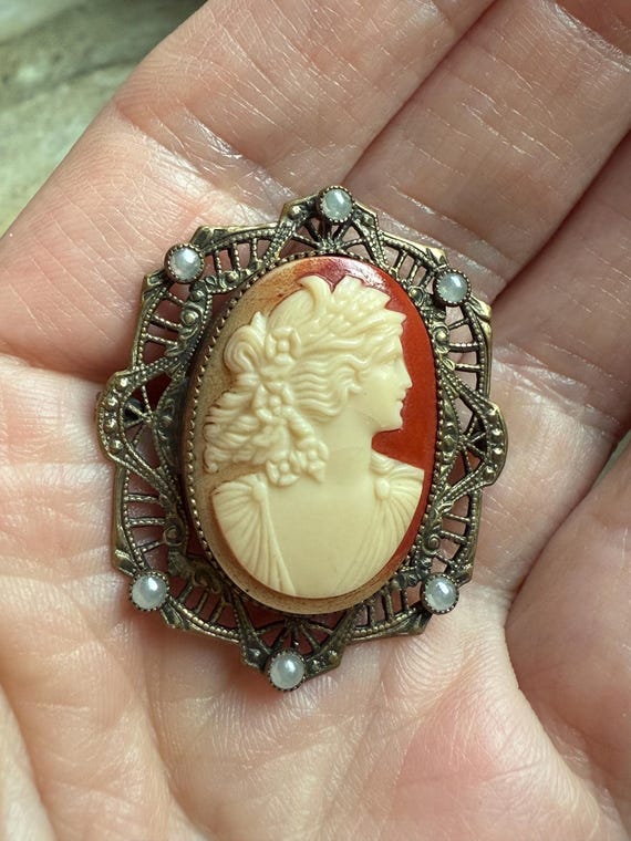 Pretty Vintage 1930’s Celluloid Cameo Brooch / Pin Co… - Gem