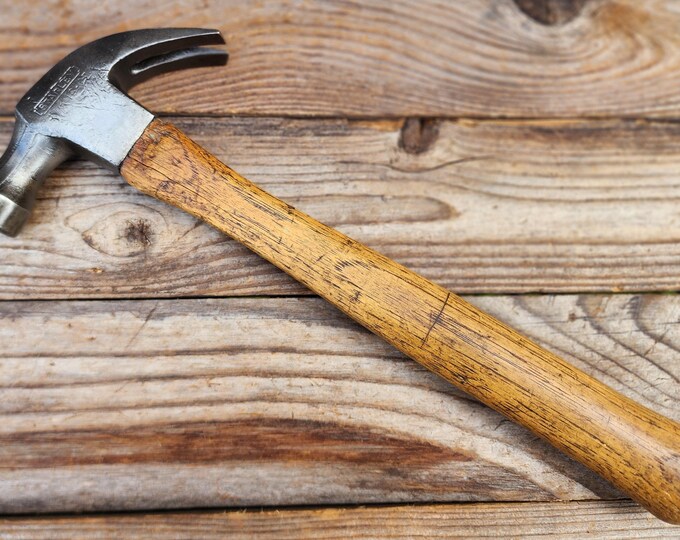 Vintage Stanley 16 OZ Curved Claw Hammer W/ Wood Handle - Carpentry ...