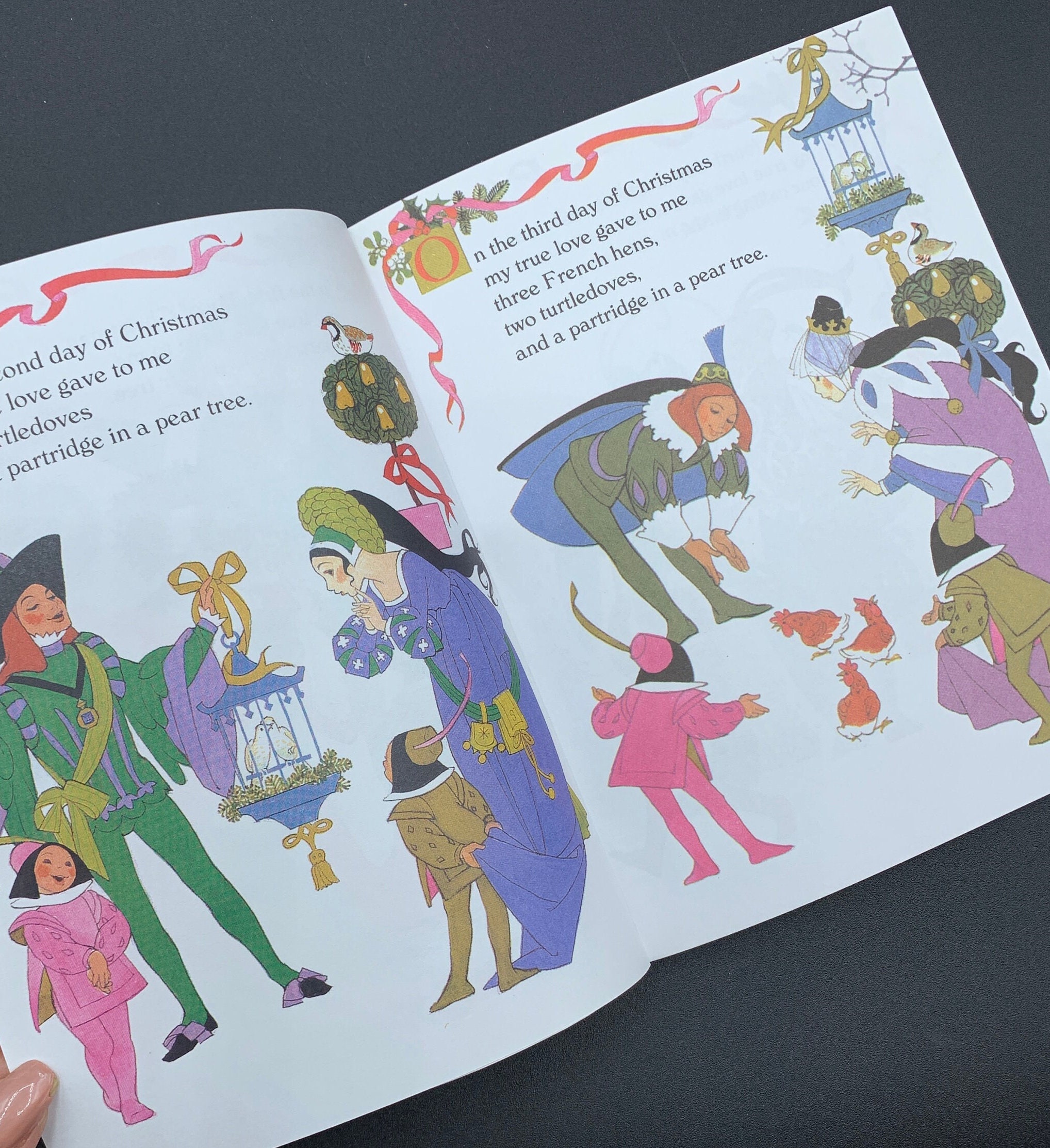 The Twelve Days of Christmas A Christmas Carol Illustrated by Sheilah ...