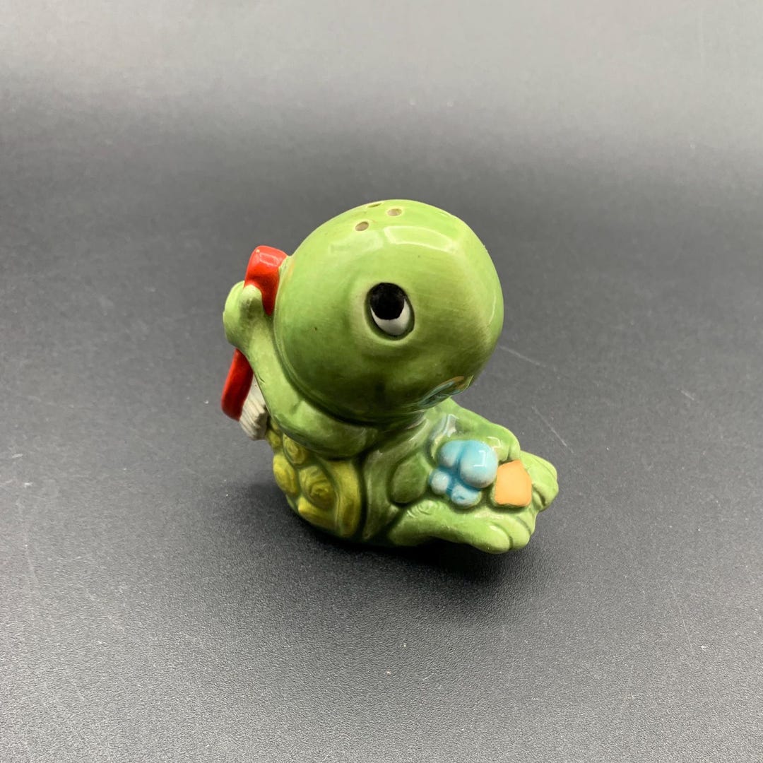 Vintage Turtle Salt/ Pepper Shaker Circa 1950s Made in Japan Ceramic ...