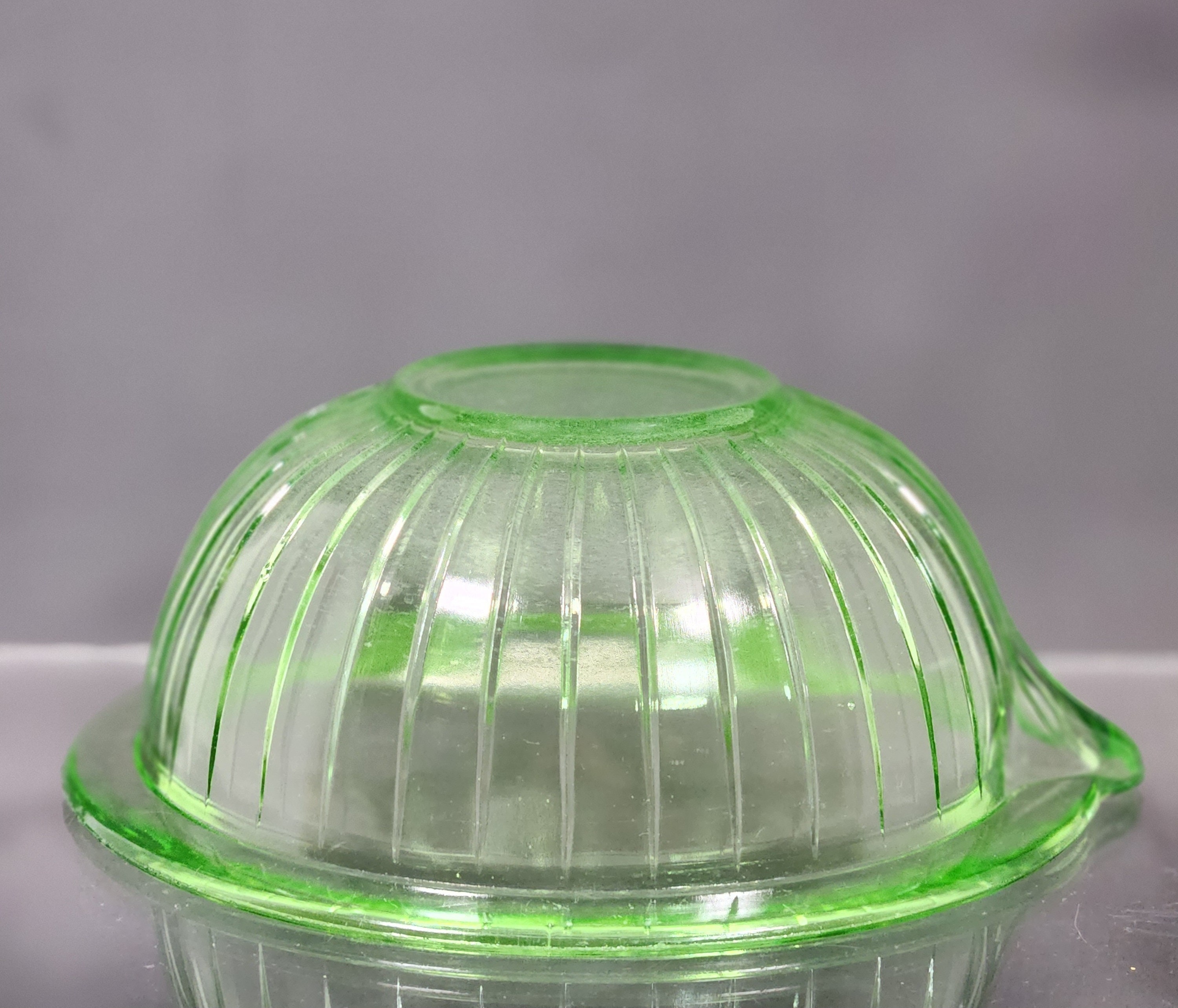 Vintage Round Robin Green Depression Glass Mixing Bowl With Pour Spout ...