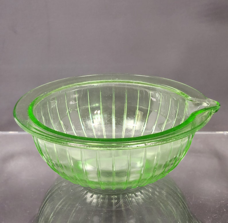 Vintage Round Robin Green Depression Glass Mixing Bowl With Pour Spout ...