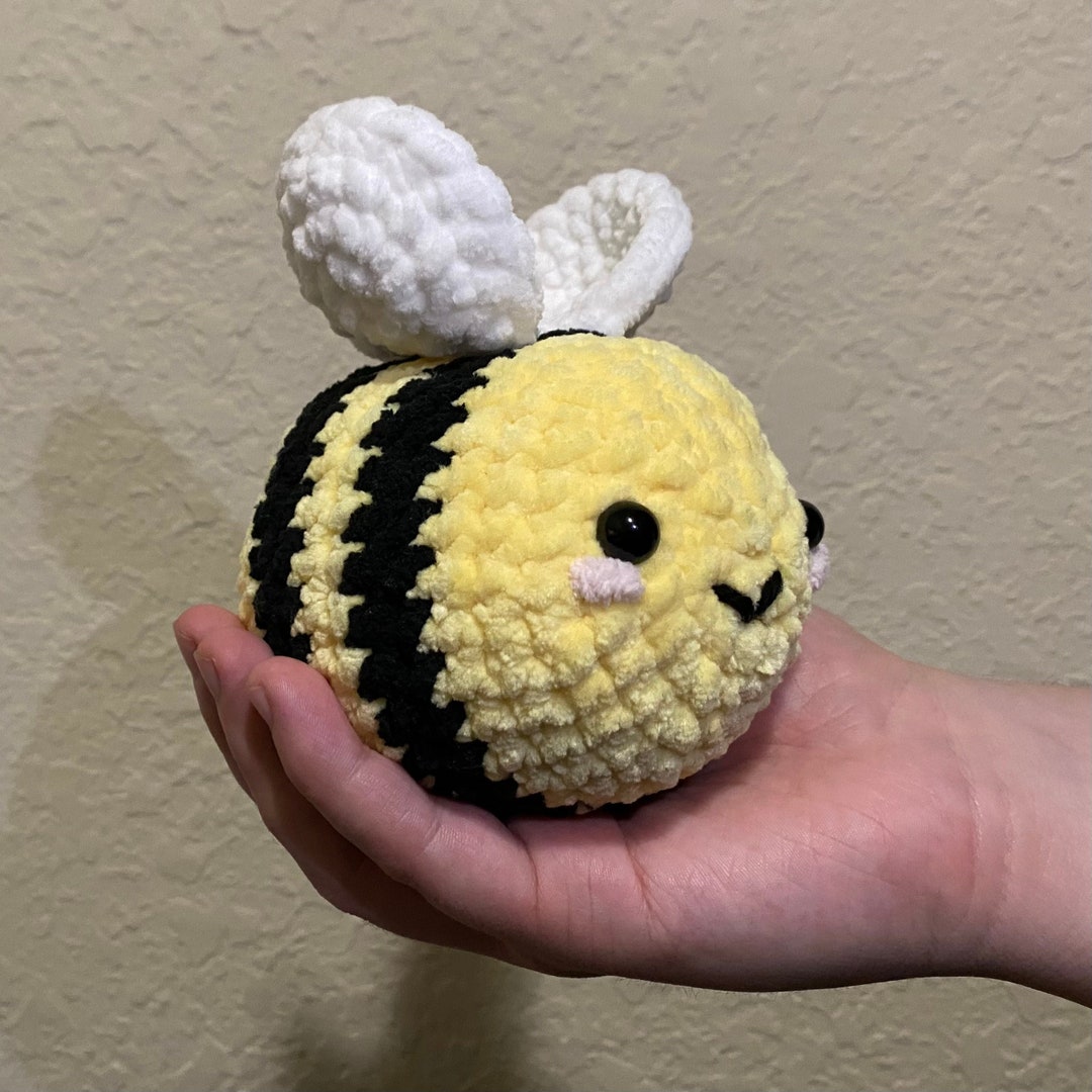 Cute Crochet Bee Plushie, Amigurumi Crochet Bee, Kawaii Crochet Bee ...