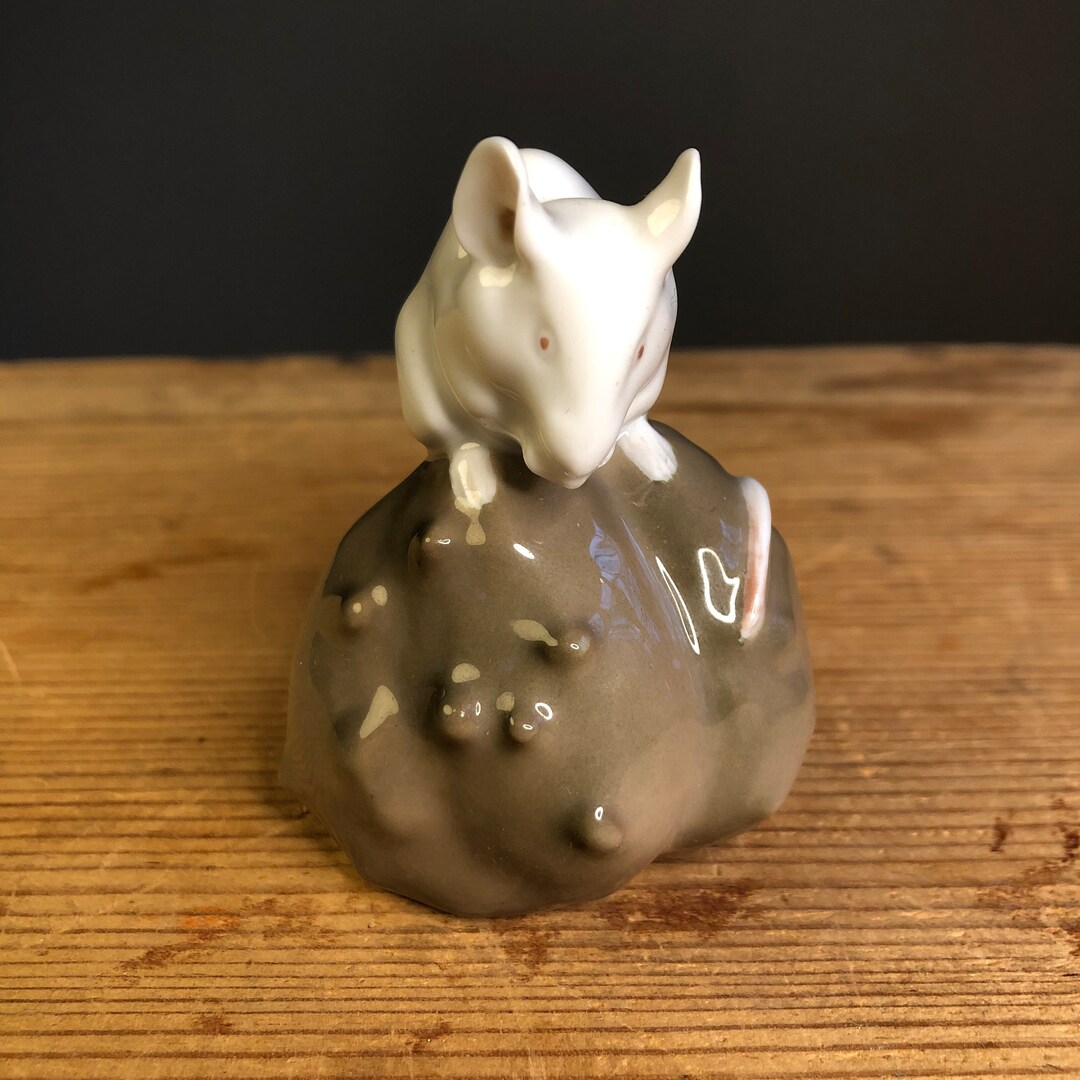 Mouse on Chestnut Figurine Royal Copenhagen 511 Erik Nielsen - Etsy