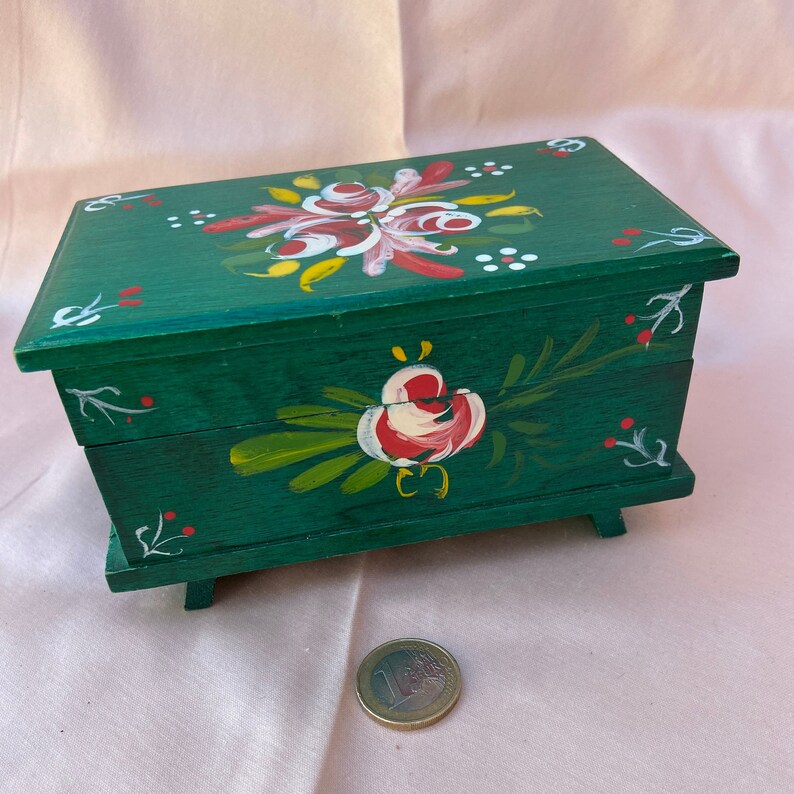 Small Vintage German Hinged Wooden Trinket Box in Bauernmalerei ...