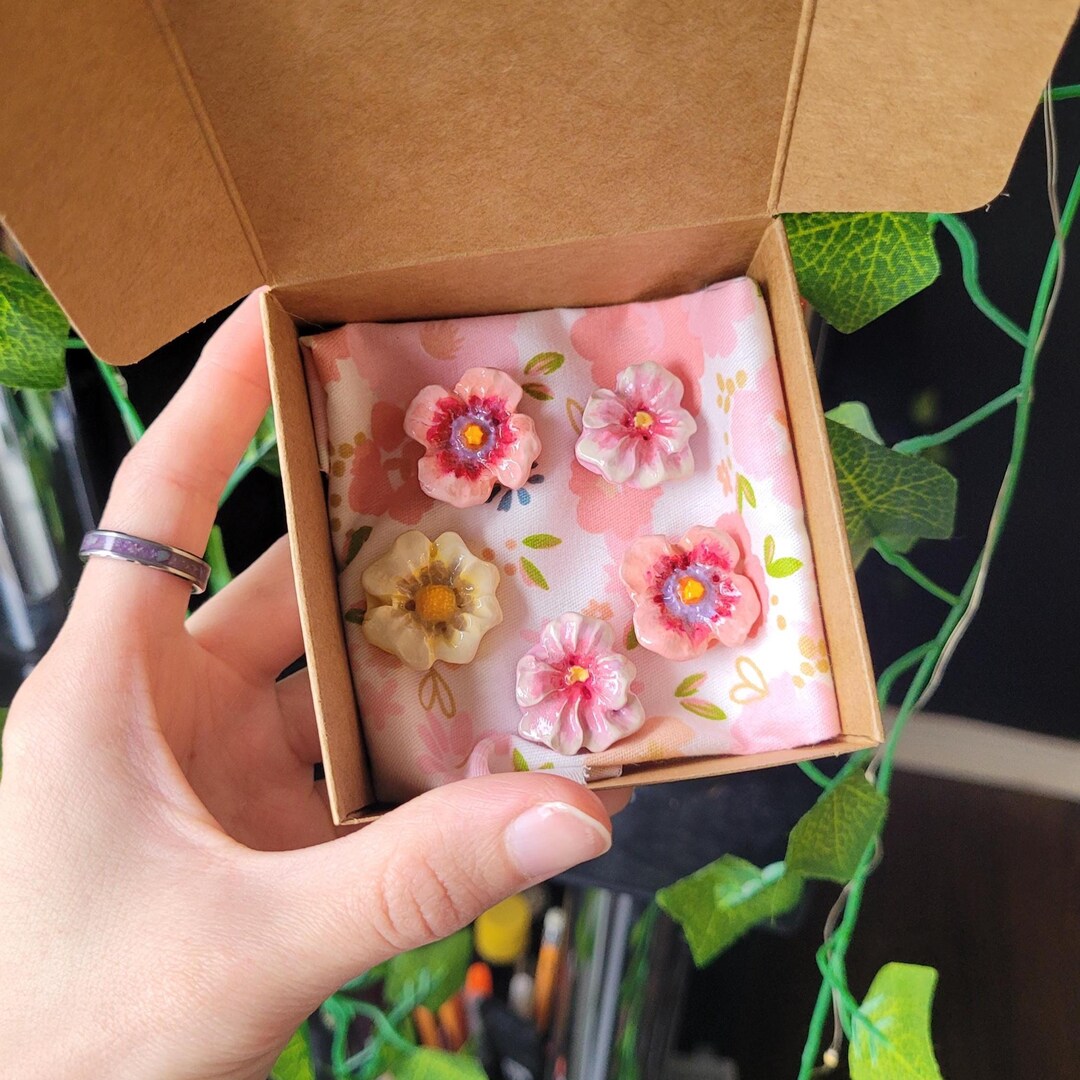 Set of 5 Pastel Clay Flower Magnets, Cottagecore Decor, Gifts for Gardeners - Etsy