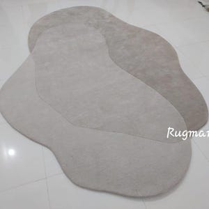 Minimalist Modern Abstract Grey 10x14 Irregular Shape Woolen Hand ...
