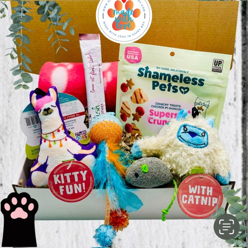Fun Cat Gift Box – Plush Llama and Yeti Toys, Treats & Blanket ...