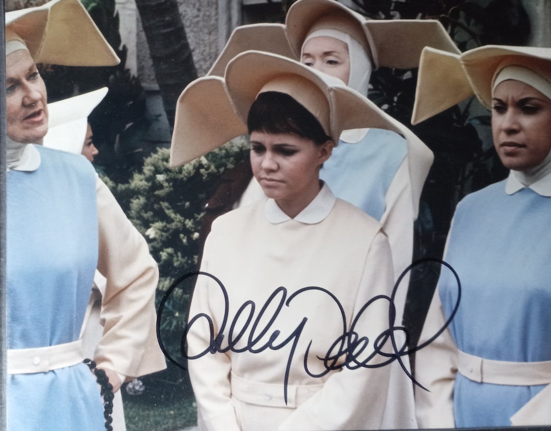 Sally Field 8x10 Signed Autographed Photo W/ 3rd Party Authentication ...