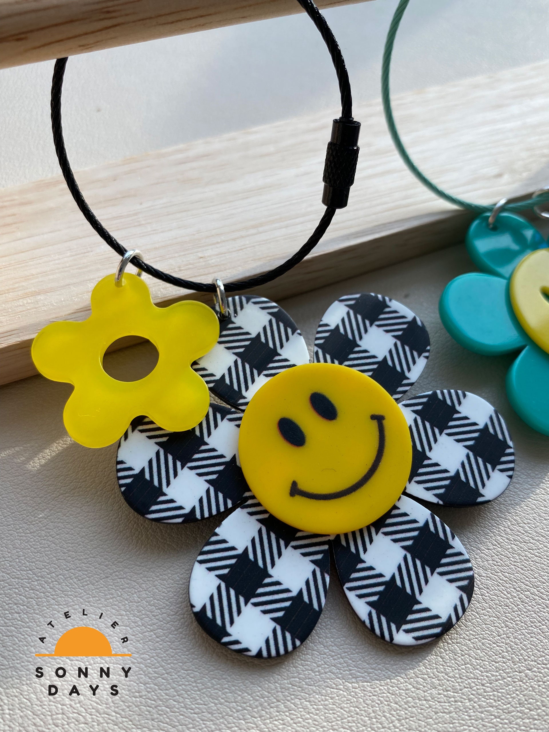 Smile Flower Keychain: Cute Happy Face Key Fob - Etsy