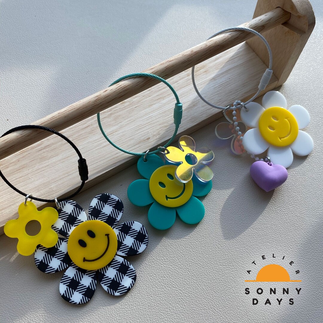 Smile Flower Keychain: Cute Happy Face Key Fob - Etsy