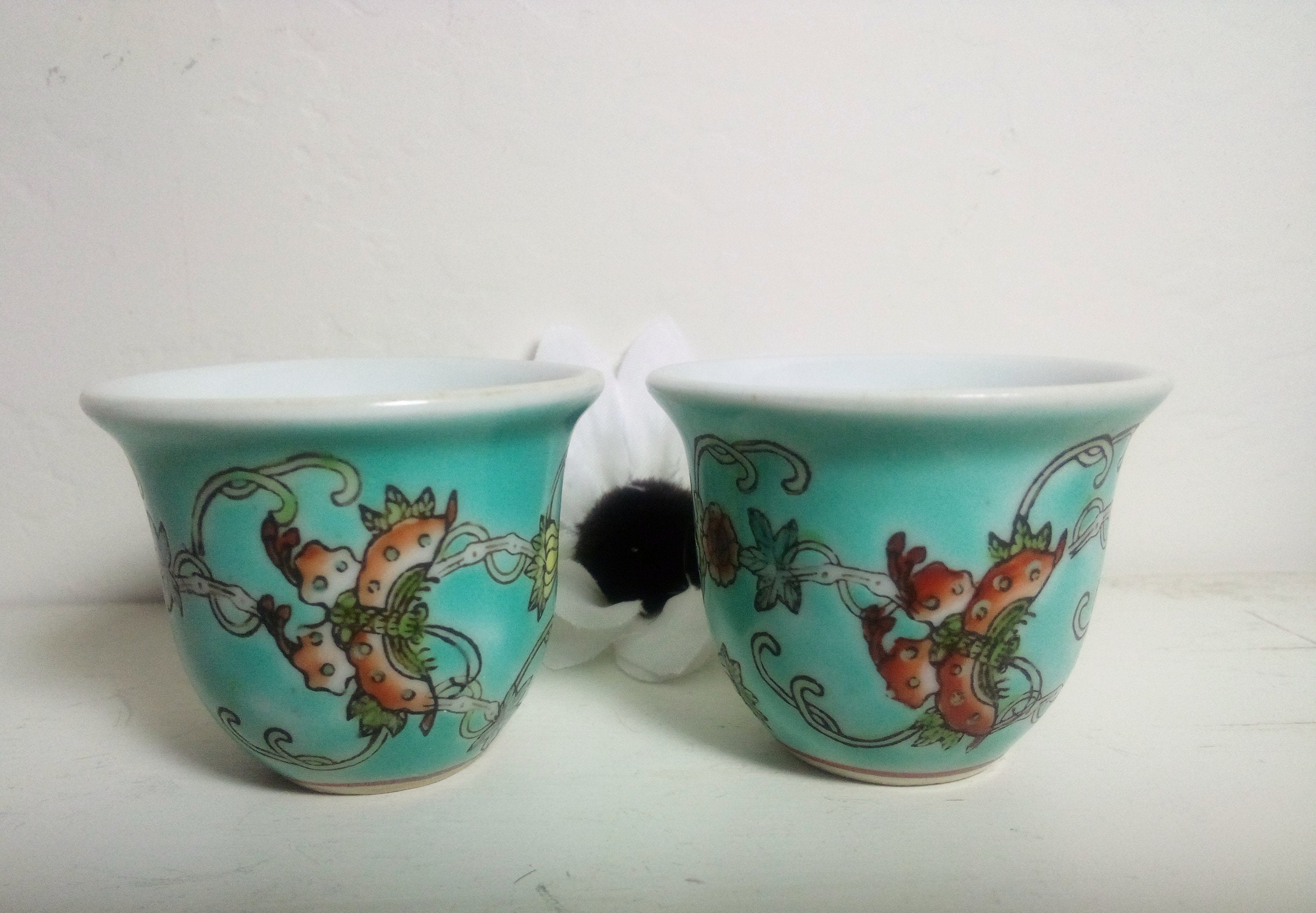 Porcelain Chinese Mini Tea Cups Butterfly and Floral Pattern on ...