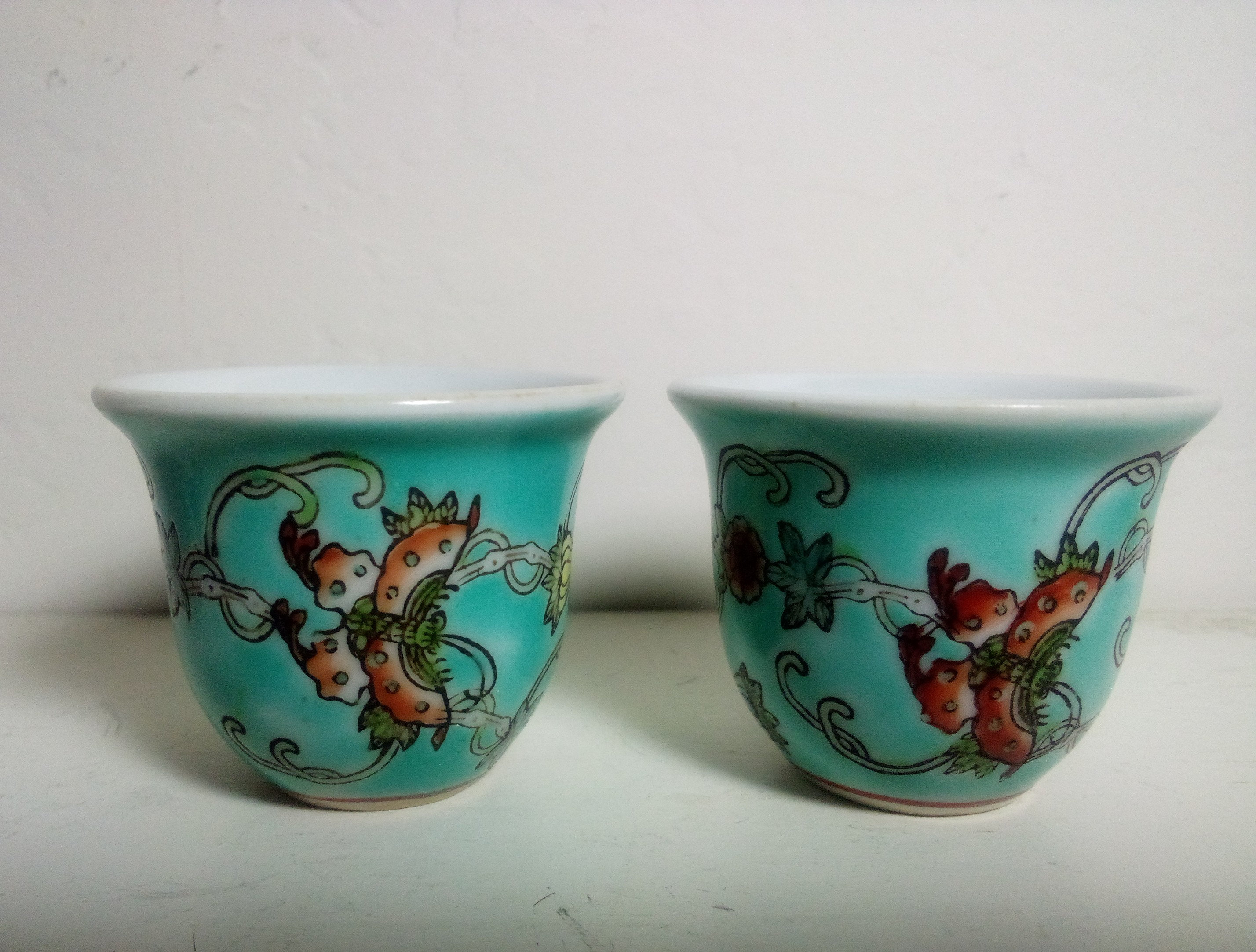 Porcelain Chinese Mini Tea Cups Butterfly and Floral Pattern on ...