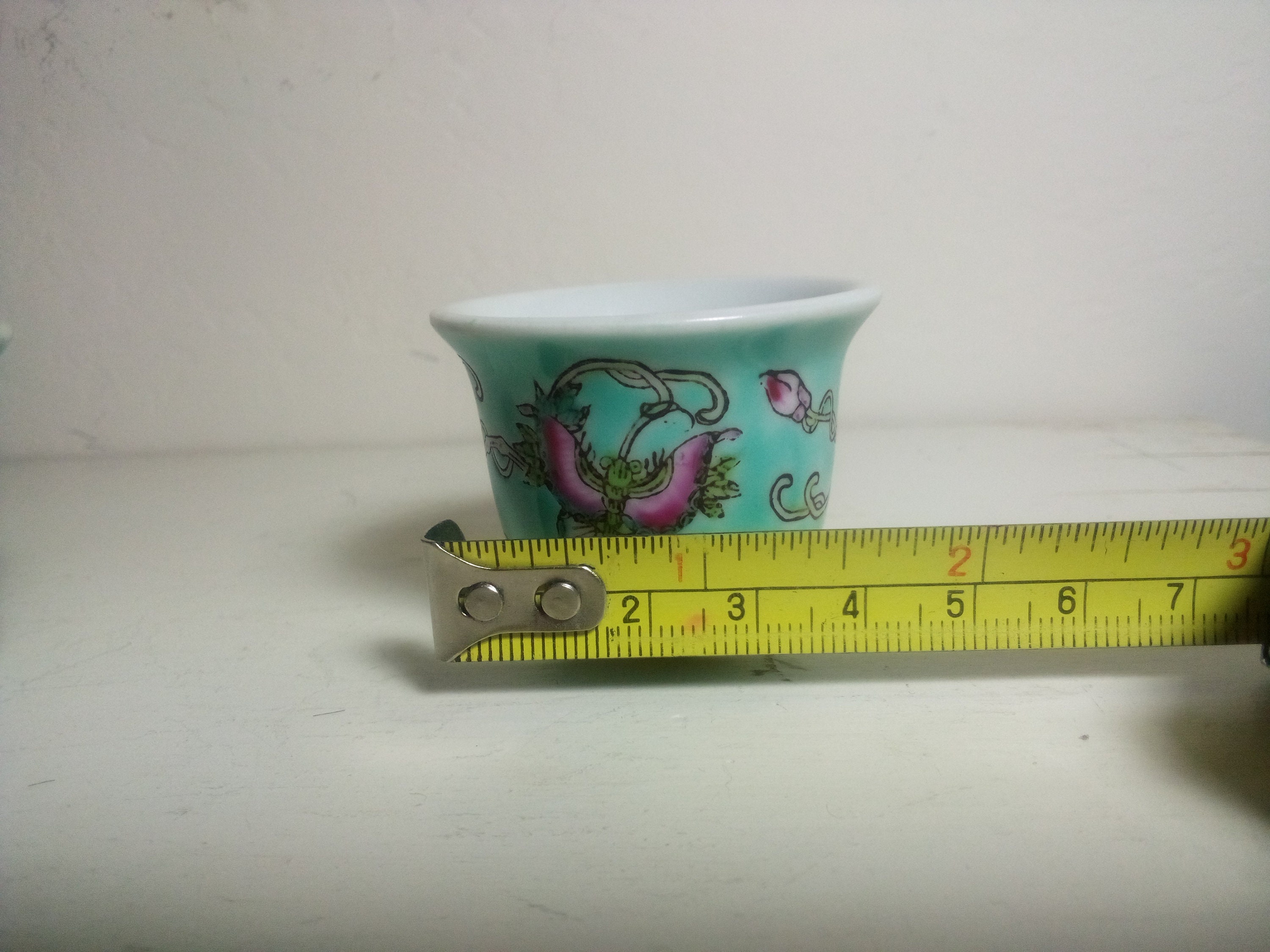 Porcelain Chinese Mini Tea Cups Butterfly and Floral Pattern on ...
