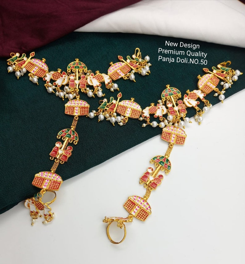 A Pair of Elegant Gold Plated Bridal Hathphool Hand Panja/kundan ...