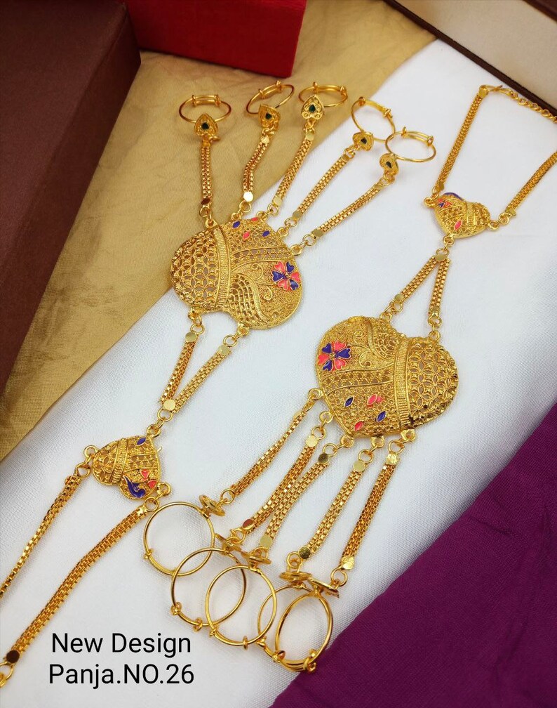 A Pair of Elegant Gold Plated Bridal Hathphool Hand Panja/kundan ...