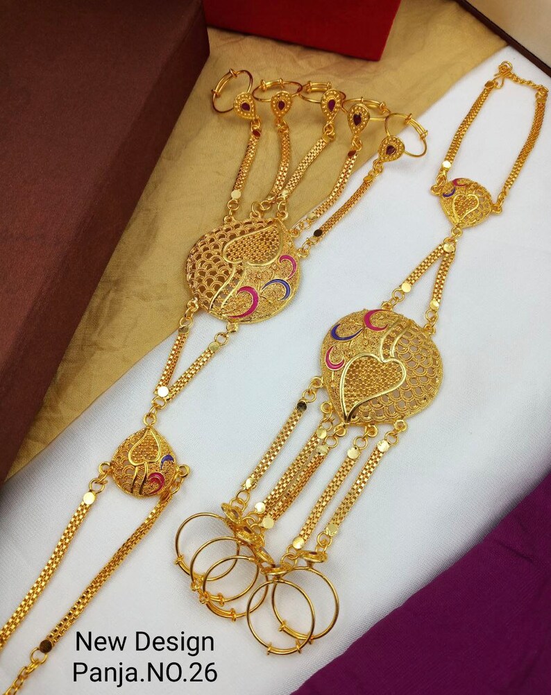 A Pair of Elegant Gold Plated Bridal Hathphool Hand Panja/kundan ...