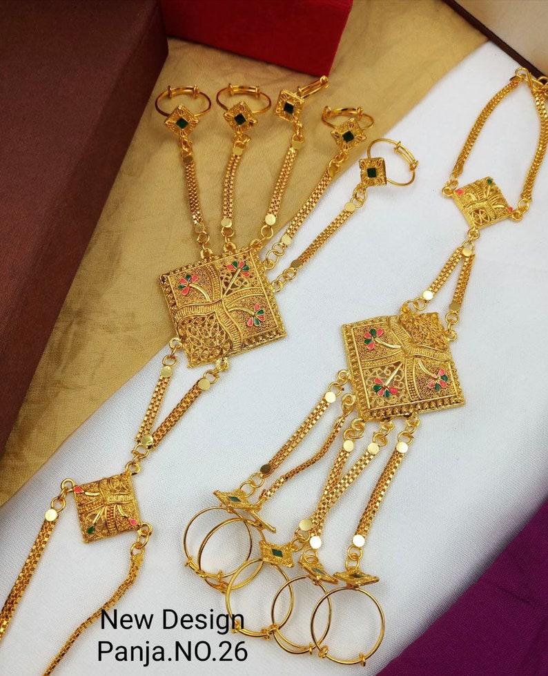 A Pair of Elegant Gold Plated Bridal Hathphool Hand Panja/kundan ...