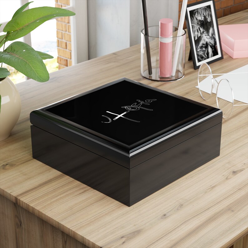 Utopia-themed Travis Scott Music Box, Unique Fan Merchandise, Ideal ...