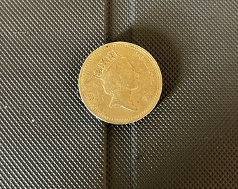 Rare Mint 1983 Royal Arms Queen Elizabeth II United Kingdom One Pound ...